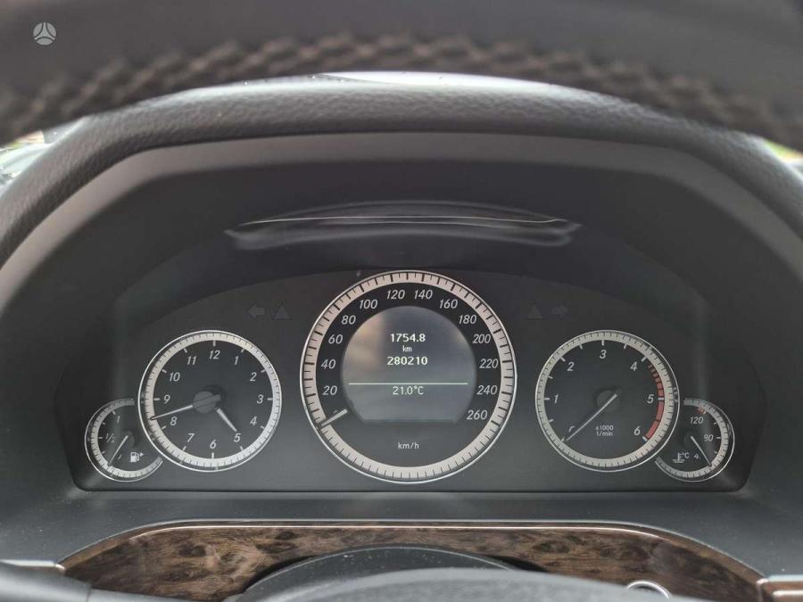 Белый Мерседес E 200 2011 в Утена, объемом двигателя 2.14 л и пробегом 280 тыс. км за 4990 €, фото 19 на AUTOMOTO.COM.LV