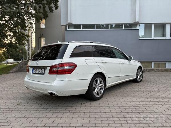 Белый Мерседес E 200 2012 в Рига, объемом двигателя 2.10 л и пробегом 292 тыс. км за 6800 €, фото 2 на AUTOMOTO.COM.LV