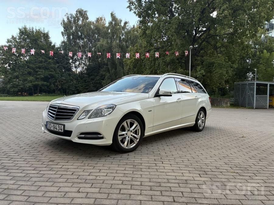White Mercedes-Benz e-200 2012 in Riga, with an engine capacity of 2.10 L and mileage of 292 thousand km for 6800 €, photo 4 on AUTOMOTO.COM.LV