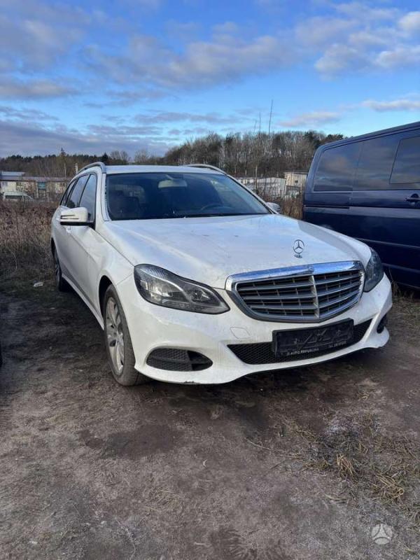 White Mercedes-Benz e-200 2013 in Vilnius, with an engine capacity of 2.14 L and mileage of 242 thousand km for 4800 €, photo 2 on AUTOMOTO.COM.LV