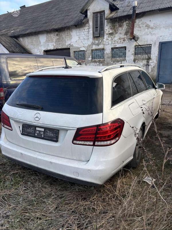 White Mercedes-Benz e-200 2013 in Vilnius, with an engine capacity of 2.14 L and mileage of 242 thousand km for 4800 €, photo 4 on AUTOMOTO.COM.LV