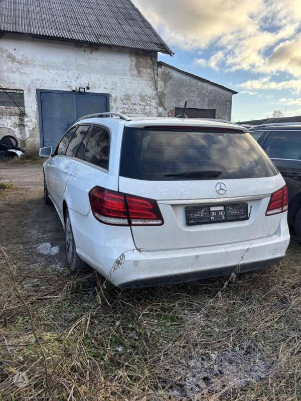 White Mercedes-Benz e-200 2013 in Vilnius, with an engine capacity of 2.14 L and mileage of 242 thousand km for 4800 €, photo 5 on AUTOMOTO.COM.LV
