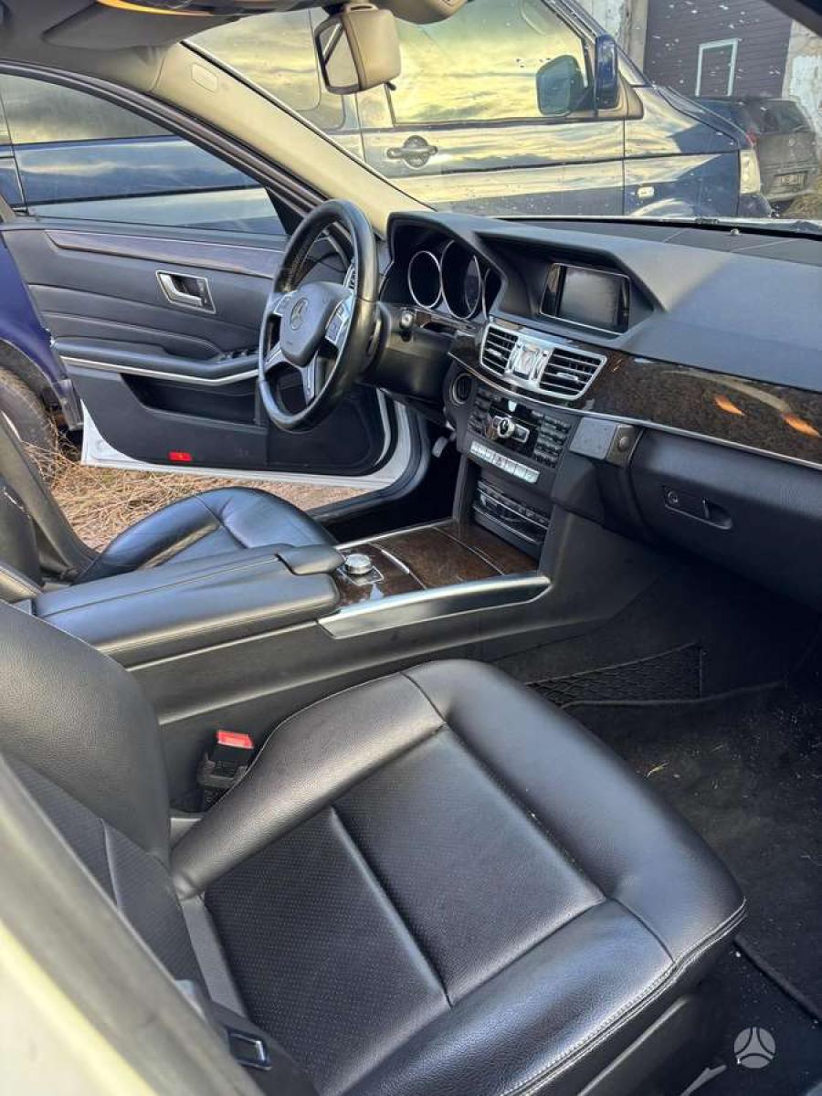 Balts Mercedes-Benz e-200 2013 Viļņa, ar dzinēja tilpumu 2.14 L un nobraukumu 242 tūkst. km par 4900 €, foto 13 vietnē AUTOMOTO.COM.LV