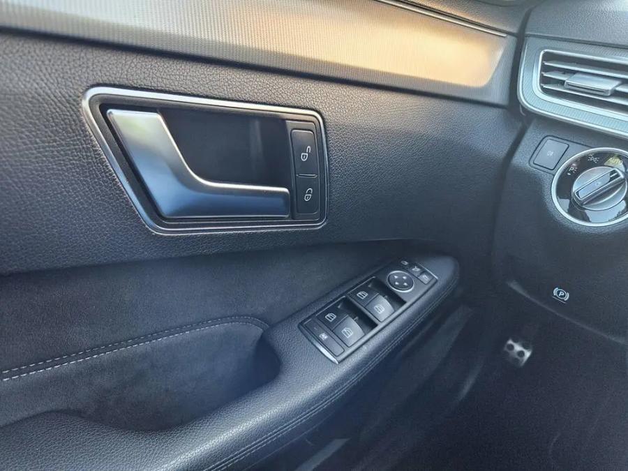White Mercedes-Benz e-200 2013 in Jekabpils, with an engine capacity of 2.20 L and mileage of 319 thousand km for 10990 €, photo 29 on AUTOMOTO.COM.LV
