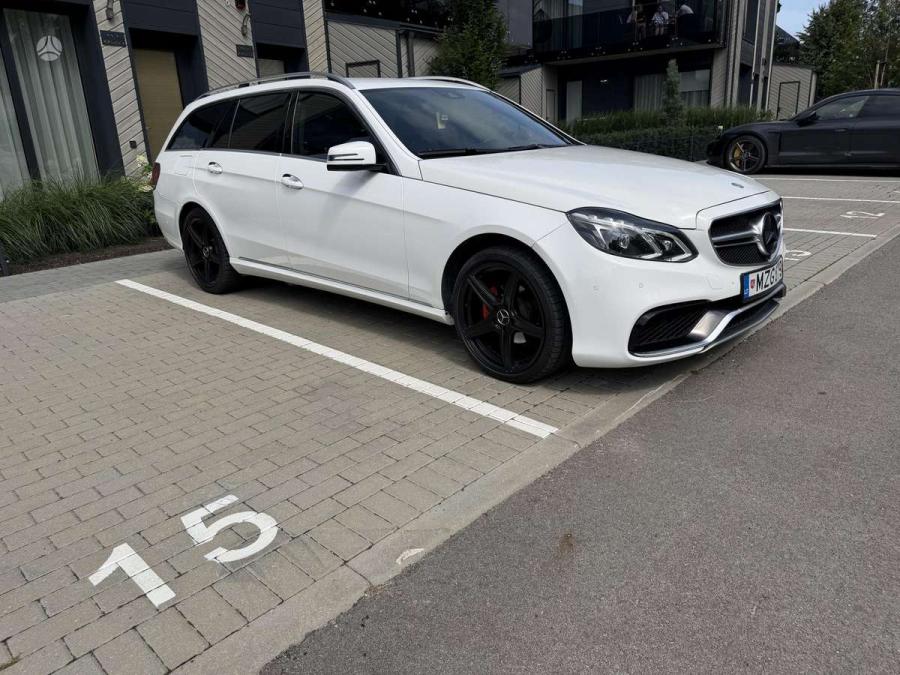 White Mercedes-Benz e-200 2014 in Palanga, with an engine capacity of 2.14 L and mileage of 295 thousand km for 9800 €, photo 4 on AUTOMOTO.COM.LV
