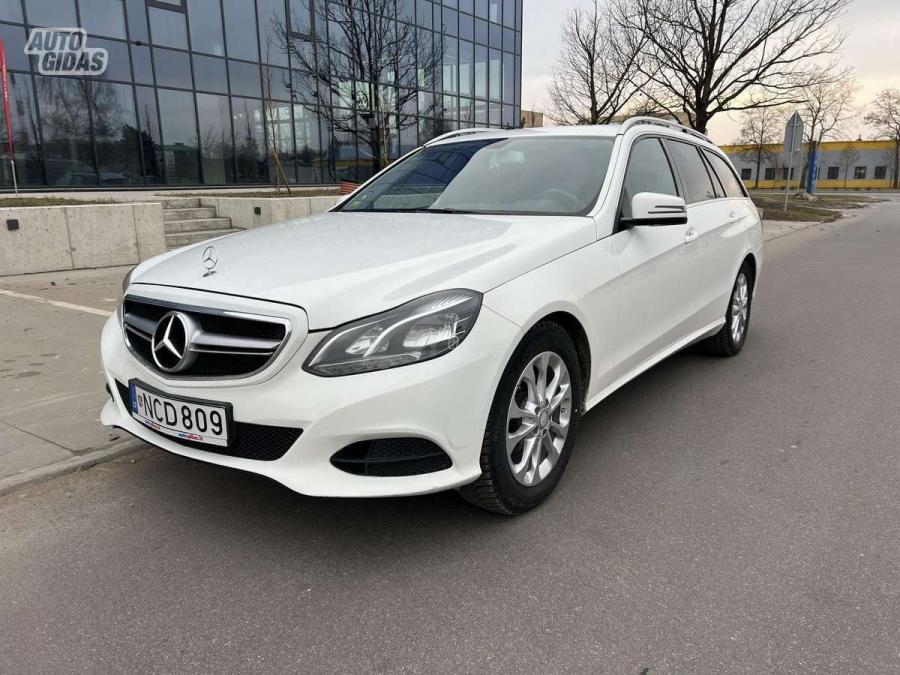 Белый Мерседес E 200 2015 в Паневежис, объемом двигателя 2.10 л и пробегом 607 тыс. км за 7700 €, фото 1 на AUTOMOTO.COM.LV
