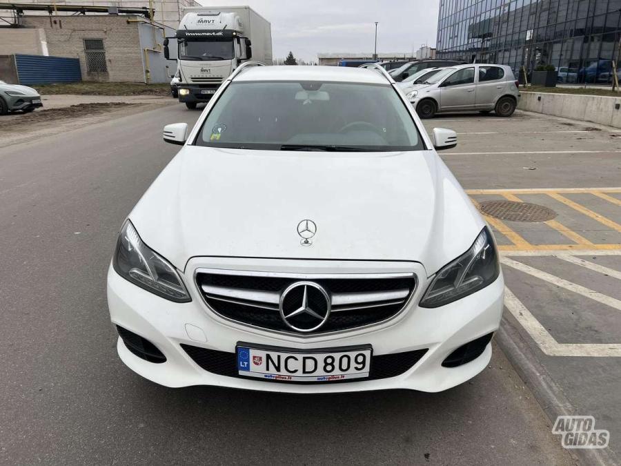 Белый Мерседес E 200 2015 в Паневежис, объемом двигателя 2.10 л и пробегом 607 тыс. км за 7700 €, фото 7 на AUTOMOTO.COM.LV