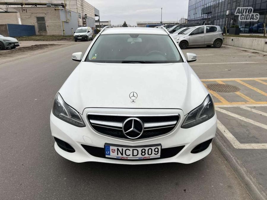 Белый Мерседес E 200 2015 в Паневежис, объемом двигателя 2.10 л и пробегом 607 тыс. км за 7700 €, фото 8 на AUTOMOTO.COM.LV
