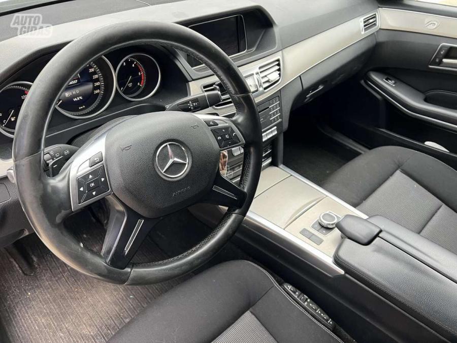 Белый Мерседес E 200 2015 в Паневежис, объемом двигателя 2.10 л и пробегом 607 тыс. км за 7700 €, фото 19 на AUTOMOTO.COM.LV
