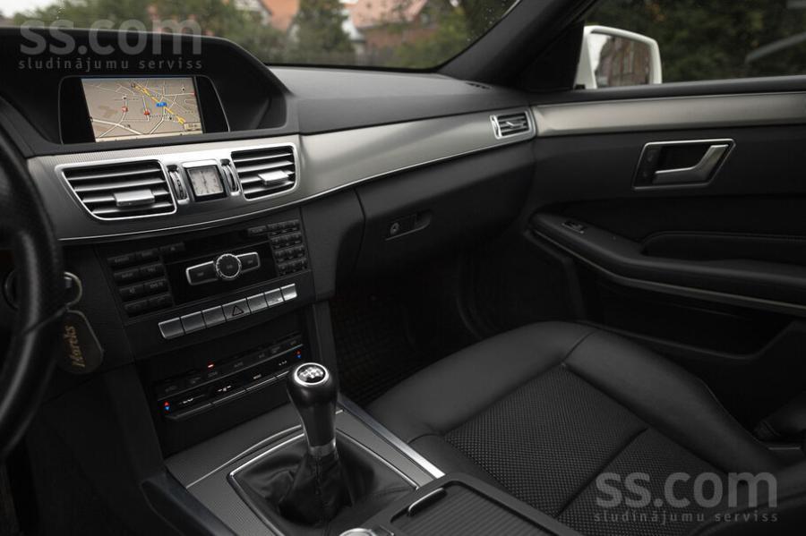 Белый Мерседес E 200 2015 в Елгава, объемом двигателя 2.20 л и пробегом 220 тыс. км за 11500 €, фото 16 на AUTOMOTO.COM.LV