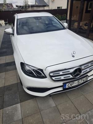 Белый Мерседес E 200 2019 в Даугавпилс, объемом двигателя 2.00 л и пробегом 482 тыс. км за 11500 €, фото 1 на AUTOMOTO.COM.LV
