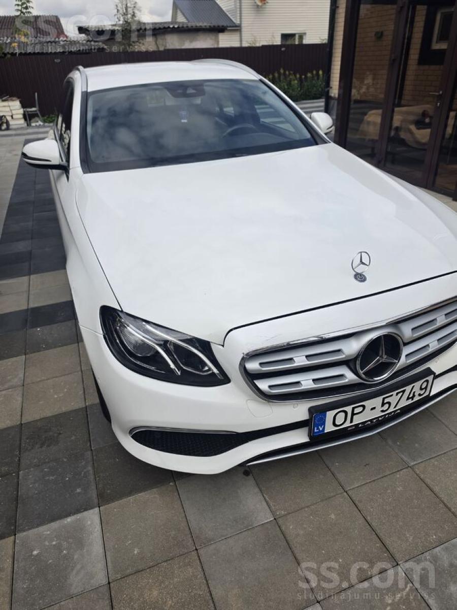 White Mercedes-Benz e-200 2019 in Daugavpils, with an engine capacity of 2.00 L and mileage of 482 thousand km for 11500 €, photo 1 on AUTOMOTO.COM.LV