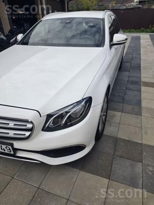 White Mercedes-Benz e-200 2019 in Daugavpils, with an engine capacity of 2.00 L and mileage of 482 thousand km for 11500 €, photo 3 on AUTOMOTO.COM.LV