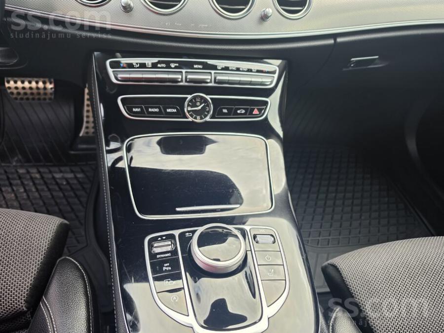 White Mercedes-Benz e-200 2019 in Daugavpils, with an engine capacity of 2.00 L and mileage of 482 thousand km for 11500 €, photo 6 on AUTOMOTO.COM.LV