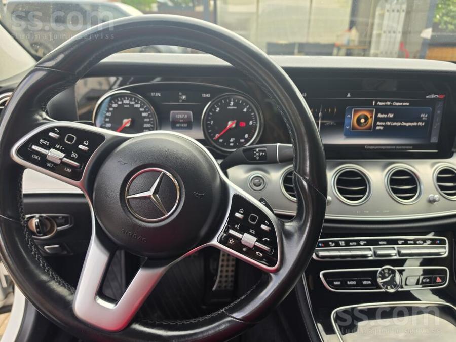 White Mercedes-Benz e-200 2019 in Daugavpils, with an engine capacity of 2.00 L and mileage of 482 thousand km for 11500 €, photo 7 on AUTOMOTO.COM.LV