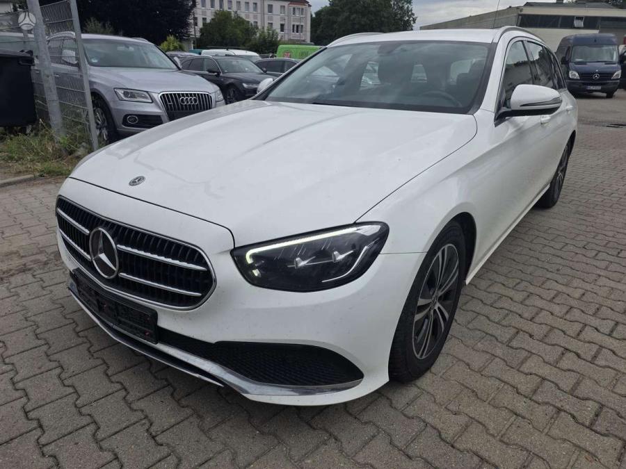 Белый Мерседес E 200 2020 в Мариямполе, объемом двигателя 1.60 л и пробегом 357 тыс. км за 11999 €, фото 1 на AUTOMOTO.COM.LV
