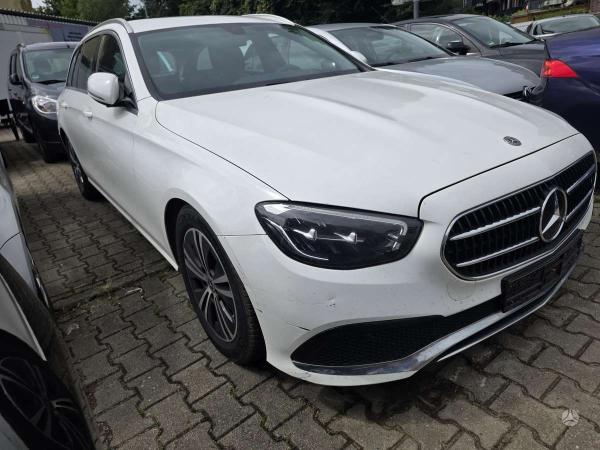 Balts Mercedes-Benz e-200 2020 Marijampole, ar dzinēja tilpumu 1.60 L un nobraukumu 357 tūkst. km par 11999 €, foto 2 vietnē AUTOMOTO.COM.LV