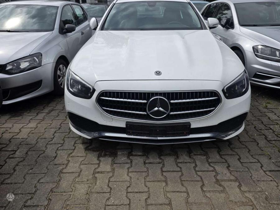 Белый Мерседес E 200 2020 в Мариямполе, объемом двигателя 1.60 л и пробегом 357 тыс. км за 11999 €, фото 4 на AUTOMOTO.COM.LV