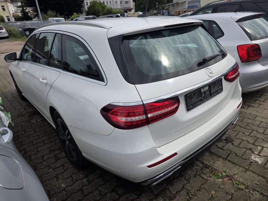 Белый Мерседес E 200 2020 в Мариямполе, объемом двигателя 1.60 л и пробегом 357 тыс. км за 11999 €, фото 6 на AUTOMOTO.COM.LV