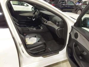 White Mercedes-Benz e-200 2022 in Vilnius, with an engine capacity of 1.60 L and mileage of 179 thousand km for 23000 €, photo 7 on AUTOMOTO.COM.LV