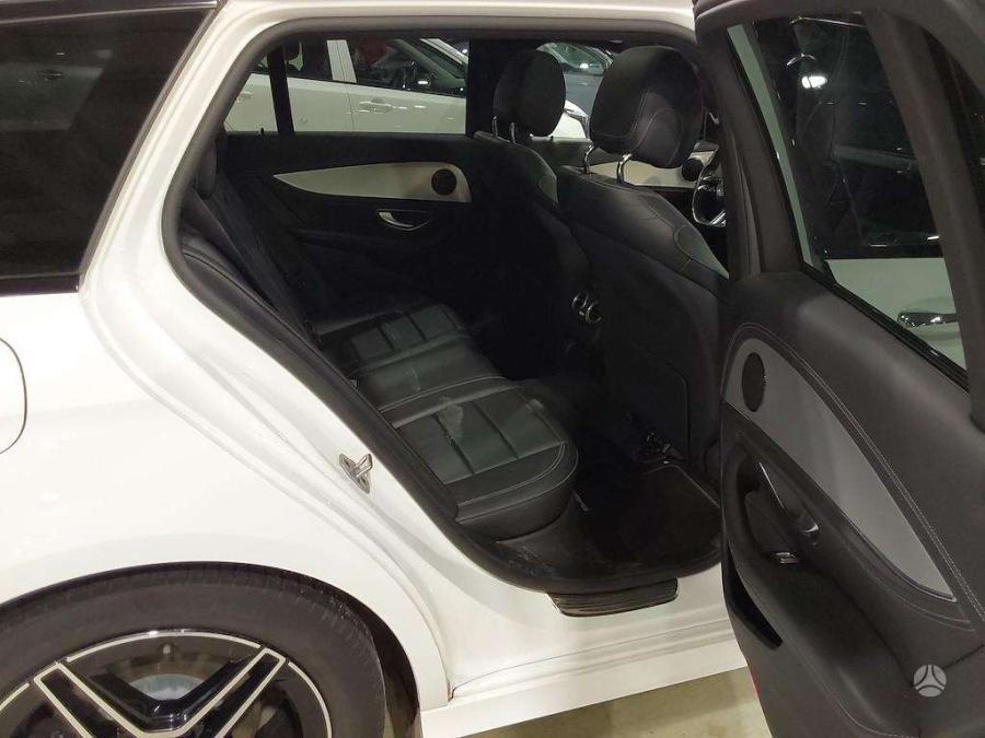 White Mercedes-Benz e-200 2022 in Vilnius, with an engine capacity of 1.60 L and mileage of 179 thousand km for 23000 €, photo 11 on AUTOMOTO.COM.LV