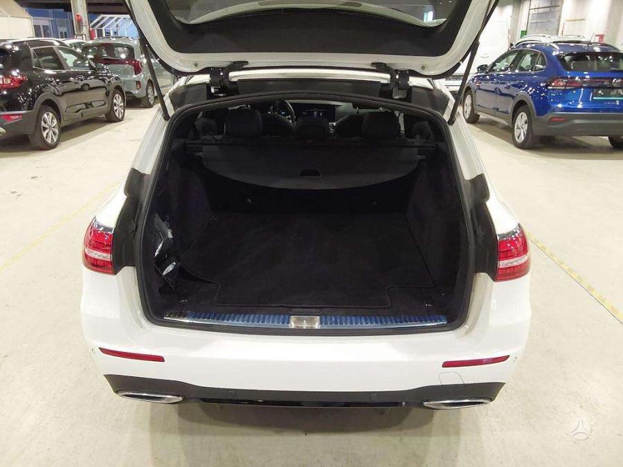 White Mercedes-Benz e-200 2022 in Vilnius, with an engine capacity of 1.60 L and mileage of 179 thousand km for 23000 €, photo 12 on AUTOMOTO.COM.LV