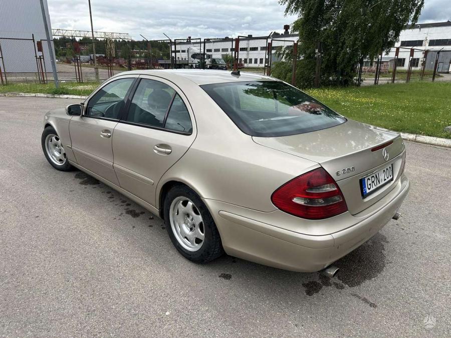 Желтый Мерседес E 200 2004 в Рокишкис, объемом двигателя 2.15 л и пробегом 432 тыс. км за 2500 €, фото 3 на AUTOMOTO.COM.LV