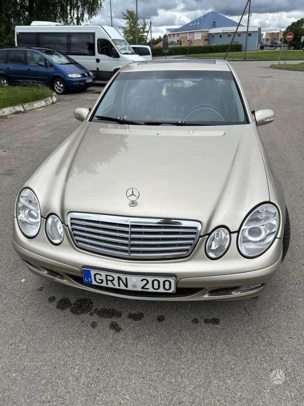 Yellow Mercedes-Benz e-200 2004 in Rokiskis, with an engine capacity of 2.15 L and mileage of 432 thousand km for 2500 €, photo 4 on AUTOMOTO.COM.LV
