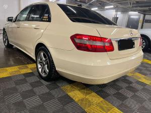 Dzeltens Mercedes-Benz e-200 2010 Šauļi, ar dzinēja tilpumu 2.14 L un nobraukumu 500 tūkst. km par 2450 €, foto 3 vietnē AUTOMOTO.COM.LV