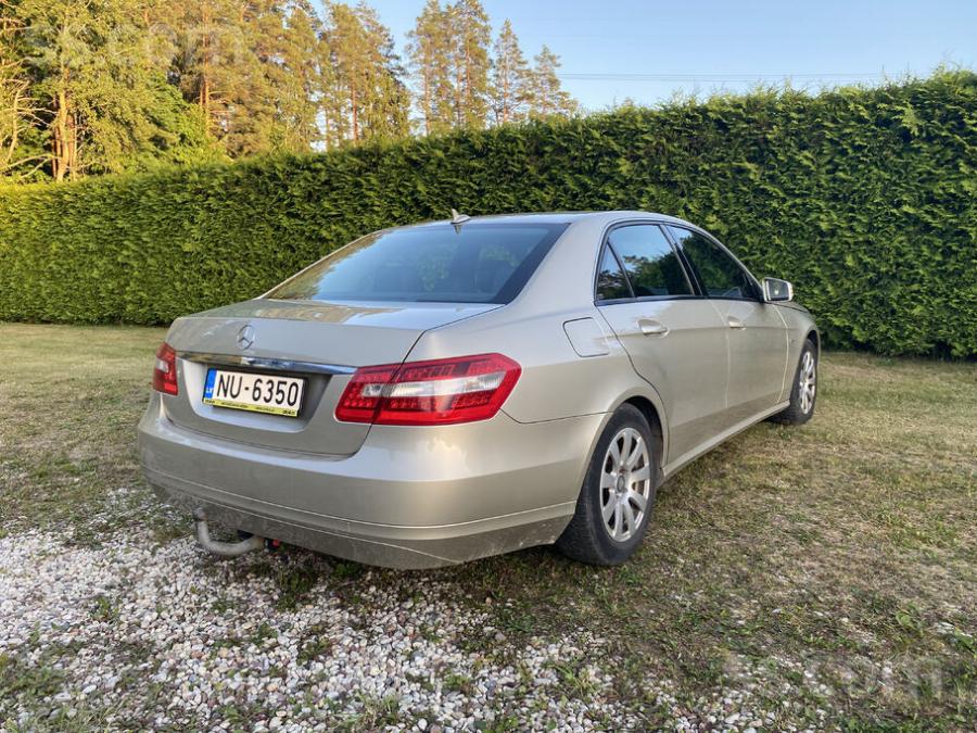 Желтый Мерседес E 200 2010 в Рига, объемом двигателя 2.10 л и пробегом 340 тыс. км за 4000 €, фото 6 на AUTOMOTO.COM.LV