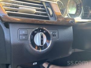 Желтый Мерседес E 200 2010 в Рига, объемом двигателя 2.10 л и пробегом 340 тыс. км за 4000 €, фото 8 на AUTOMOTO.COM.LV