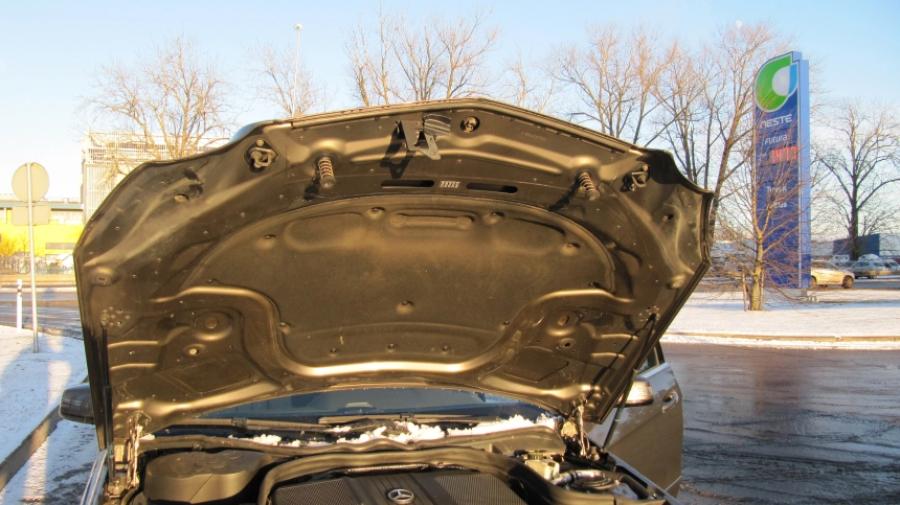 Dzeltens Mercedes-Benz e-200 2010 Rīga, ar dzinēja tilpumu 2.00 L un nobraukumu 331 tūkst. km par 6750 €, foto 5 vietnē AUTOMOTO.COM.LV