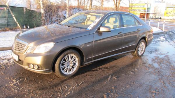 Желтый Мерседес E 200 2010 в Рига, объемом двигателя 2.00 л и пробегом 331 тыс. км за 6750 €, фото 5 на AUTOMOTO.COM.LV