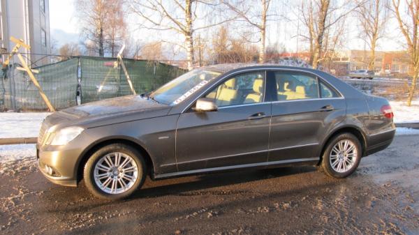 Желтый Мерседес E 200 2010 в Рига, объемом двигателя 2.00 л и пробегом 331 тыс. км за 6750 €, фото 6 на AUTOMOTO.COM.LV