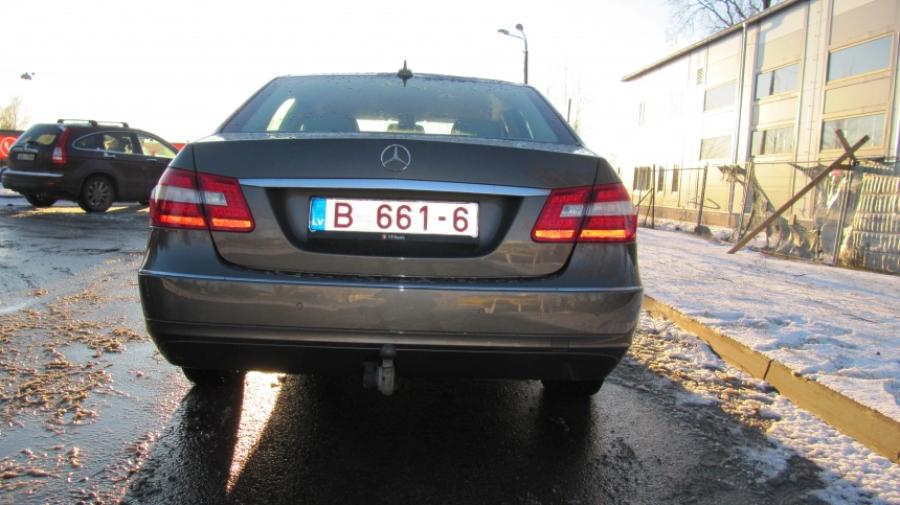Dzeltens Mercedes-Benz e-200 2010 Rīga, ar dzinēja tilpumu 2.00 L un nobraukumu 331 tūkst. km par 6750 €, foto 23 vietnē AUTOMOTO.COM.LV