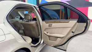 Желтый Мерседес E 200 2010 в Клайпеда, объемом двигателя 2.20 л и пробегом 410 тыс. км за 6000 €, фото 16 на AUTOMOTO.COM.LV