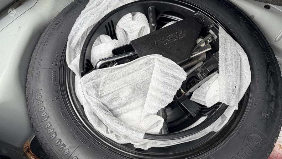 Желтый Мерседес E 200 2010 в Клайпеда, объемом двигателя 2.20 л и пробегом 410 тыс. км за 6000 €, фото 29 на AUTOMOTO.COM.LV