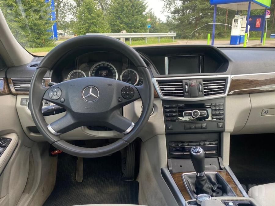 Yellow Mercedes-Benz e-200 2012 in Riga, with an engine capacity of 2.20 L and mileage of 0 thousand km for 2699 €, photo 8 on AUTOMOTO.COM.LV