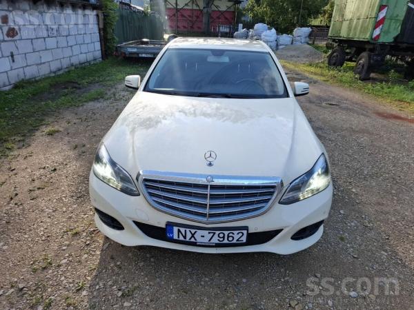 Желтый Мерседес E 200 2013 в Рига, объемом двигателя 2.10 л и пробегом 484 тыс. км за 5000 €, фото 5 на AUTOMOTO.COM.LV