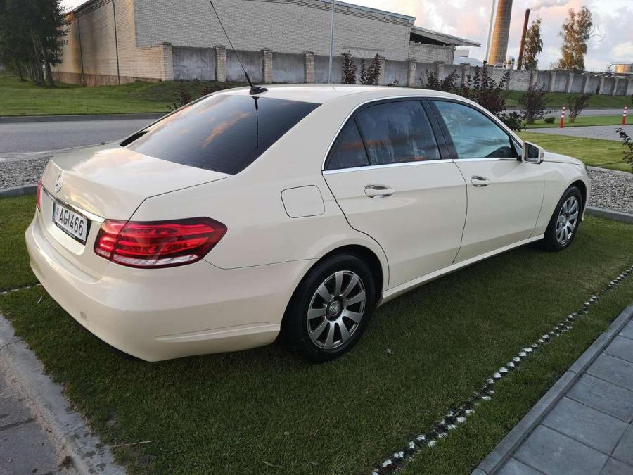 Желтый Мерседес E 200 2015 в Шилуте, объемом двигателя 2.10 л и пробегом 595 тыс. км за 5500 €, фото 5 на AUTOMOTO.COM.LV