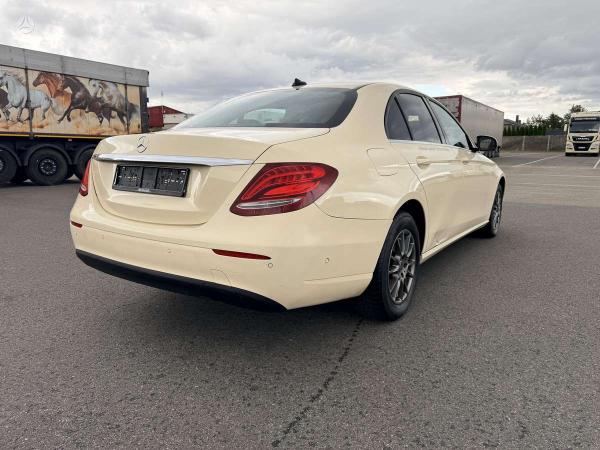 Yellow Mercedes-Benz e-200 2017 in Kaunas, with an engine capacity of 1.95 L and mileage of 488 thousand km for 4500 €, photo 5 on AUTOMOTO.COM.LV