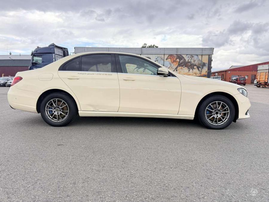 Желтый Мерседес E 200 2017 в Каунас, объемом двигателя 1.95 л и пробегом 488 тыс. км за 4500 €, фото 7 на AUTOMOTO.COM.LV