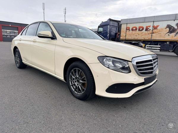 Yellow Mercedes-Benz e-200 2017 in Kaunas, with an engine capacity of 1.95 L and mileage of 488 thousand km for 4500 €, photo 7 on AUTOMOTO.COM.LV
