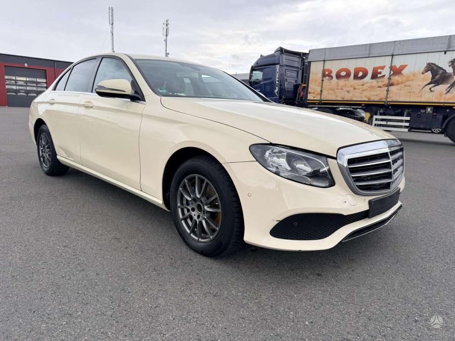 Желтый Мерседес E 200 2017 в Каунас, объемом двигателя 1.95 л и пробегом 488 тыс. км за 4500 €, фото 8 на AUTOMOTO.COM.LV