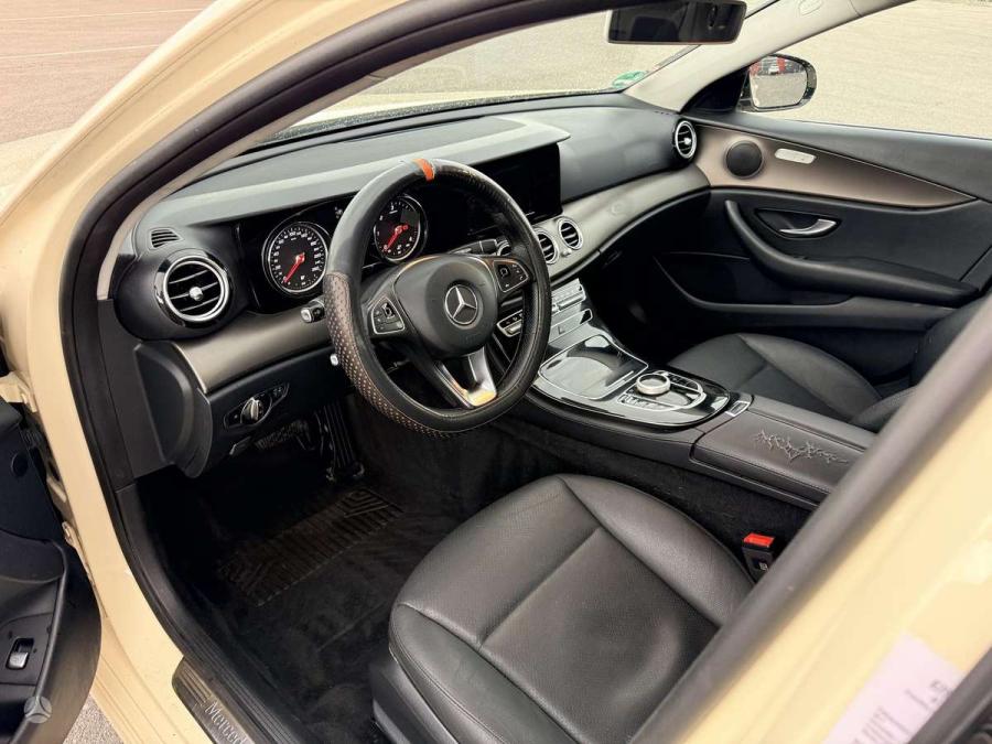 Желтый Мерседес E 200 2017 в Каунас, объемом двигателя 1.95 л и пробегом 488 тыс. км за 4500 €, фото 10 на AUTOMOTO.COM.LV