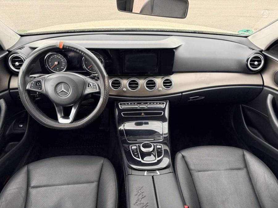 Желтый Мерседес E 200 2017 в Каунас, объемом двигателя 1.95 л и пробегом 488 тыс. км за 4500 €, фото 11 на AUTOMOTO.COM.LV