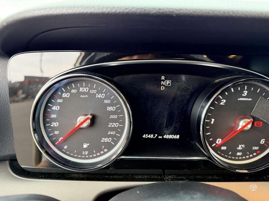 Желтый Мерседес E 200 2017 в Каунас, объемом двигателя 1.95 л и пробегом 488 тыс. км за 4500 €, фото 12 на AUTOMOTO.COM.LV