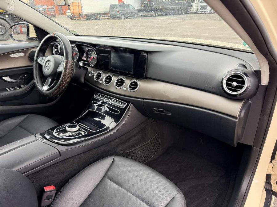 Желтый Мерседес E 200 2017 в Каунас, объемом двигателя 1.95 л и пробегом 488 тыс. км за 4500 €, фото 14 на AUTOMOTO.COM.LV