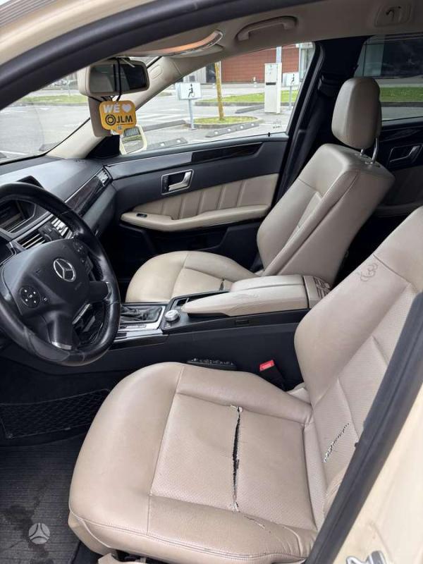 Желтый Мерседес E 200 2011 в Клайпеда, объемом двигателя 2.14 л и пробегом 408 тыс. км за 4000 €, фото 9 на AUTOMOTO.COM.LV