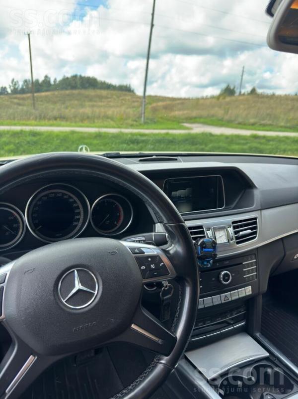 Yellow Mercedes-Benz e-200 2016 in Jekabpils, with an engine capacity of 2.10 L and mileage of 365 thousand km for 7800 €, photo 9 on AUTOMOTO.COM.LV